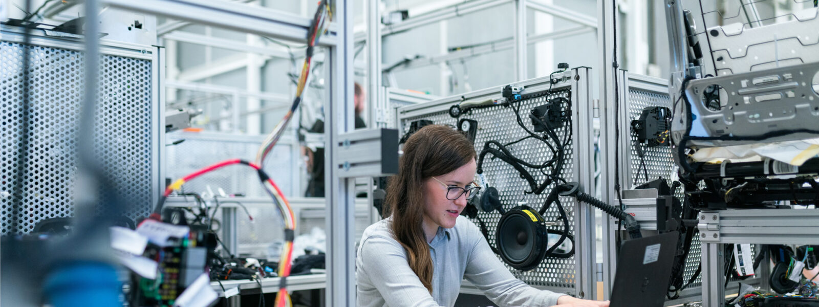 OT & IT: Sicherheit und Transparenz in der Produktion - Conscia ...